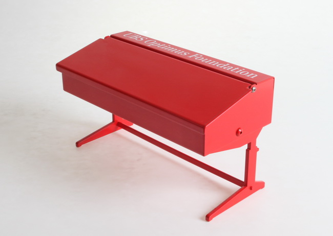"Das rote Pult" als Kundengeschenk - Metall Werk Zürich AG